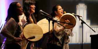 Women making music... and poetry - Westmount Magazine